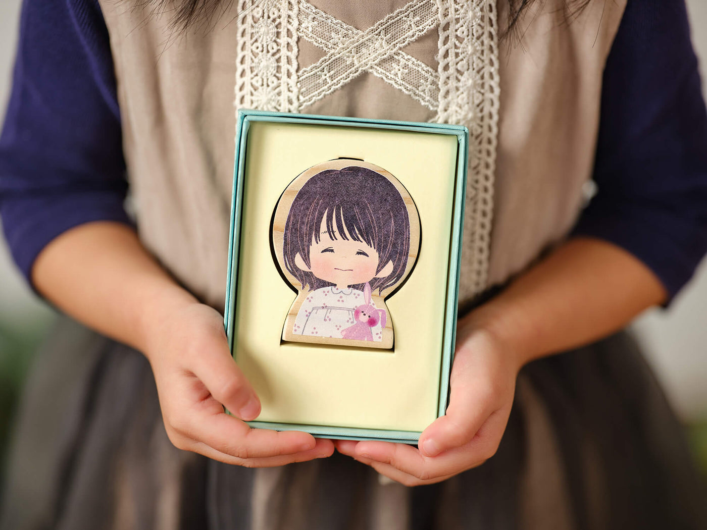 nicoco 国産杉のオリジナル似顔絵ミニマスコット 結婚記念 入学・卒業記念品｜木の雑貨とギフト-Mokutopia（モクトピア）公式
